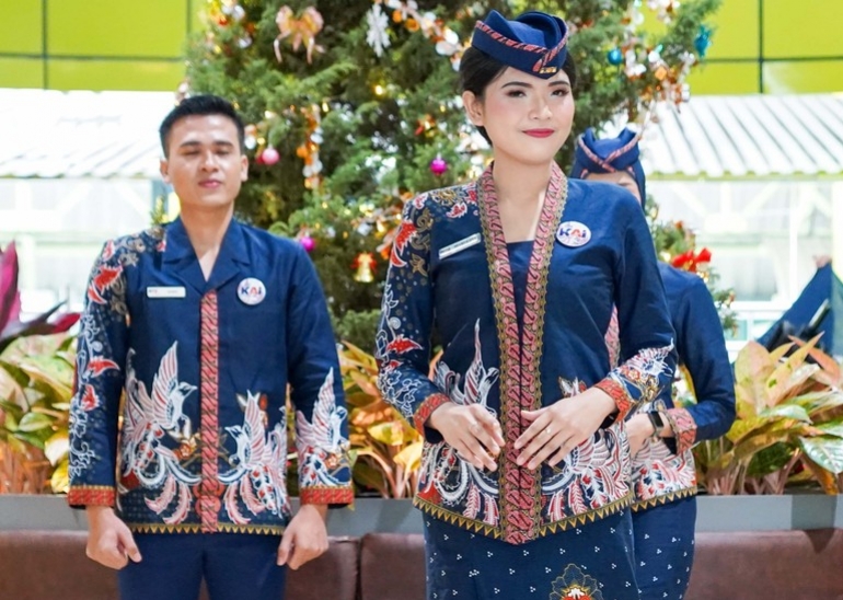 Anne Avantie Pamerkan Karya Barunya Untuk PT.KAI